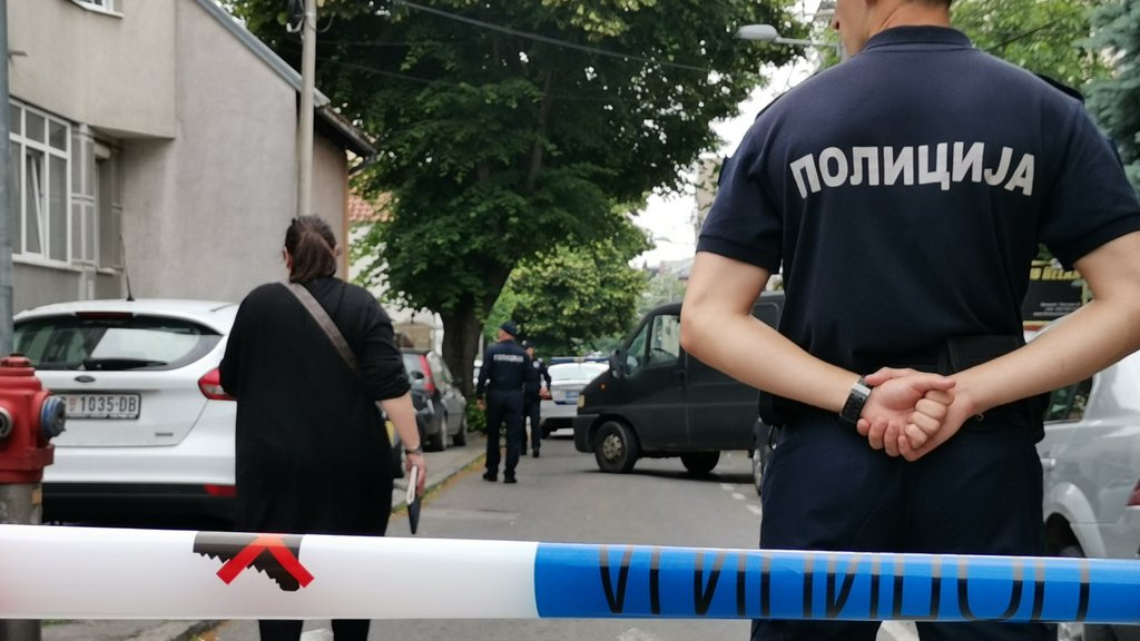 KUĆU U KOJOJ SU MU UBIJENE MAJKA I BABA PLANIRA DA PRODA: Sin dolazi iz Kine da ih sahrani, a ...