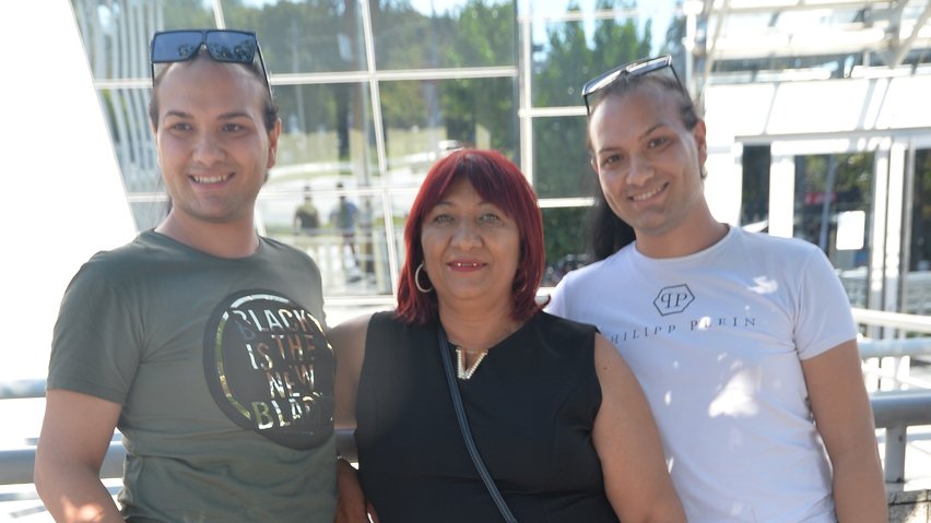 POGLEDAJTE FOTKU! Ovako izgledaju Mika i Giba nakon promene pola - ponosna majka Rada pokazala ...