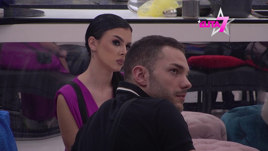 'TREBA DA SE IGRAŠ SA SVIMA' Lakić PODRŽAO Anđelovo poigravanje sa Anitom, nju nazvao SEBIČNOM ...