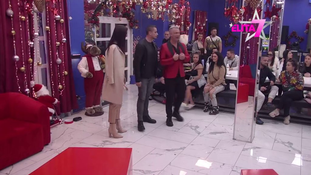 SVI NA PINK! Na imanju u Šimanovcima upravo je ušli roditelji Anđele Šparavalo! | pink.rs