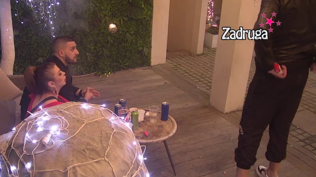 pink.rs | 'IZGLEDAŠ KAO DAMA, A...' Zola održao Miljani ubrzani kurs lepog ponašanja ...