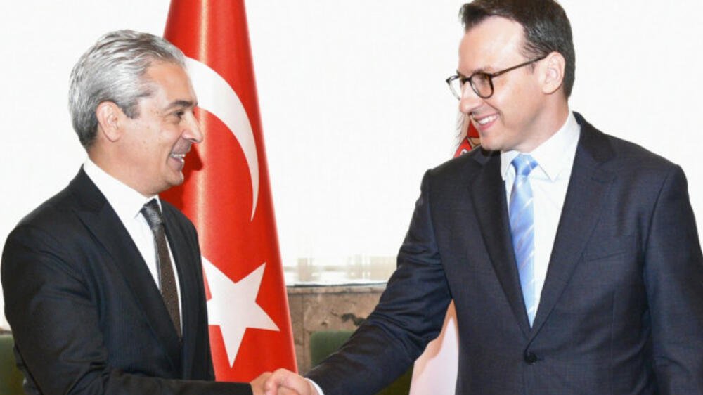 VIŠE OD 15 ODSTO SRBA NAPUSTILO KiM: Petković razgovarao sa ambasadorom ... VIŠE OD 15 ODSTO SRBA NAPUSTILO KiM: Petković razgovarao sa ambasadorom ...