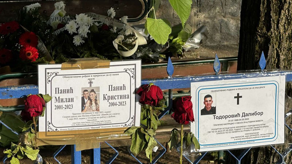 SAMO SU JAUCI MAJKE I OČEVA UDARALI U NEBO: Lepa deca putuju... Potresne scene na sahrani ...