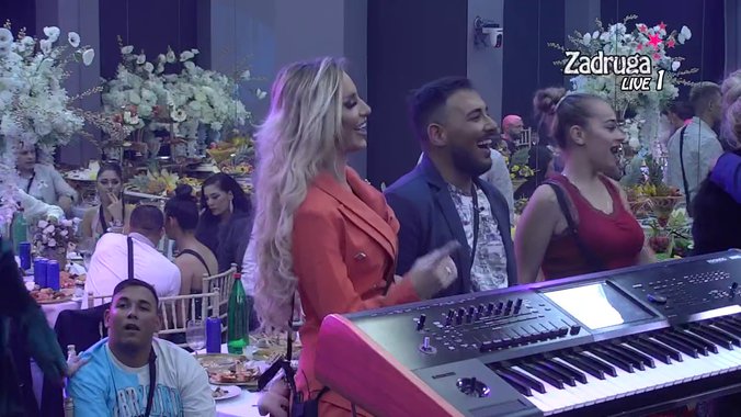 pink.rs | 'PROKLINJEM MORE I TO TUŽNO LETO' Aleks se ispunila želja ...