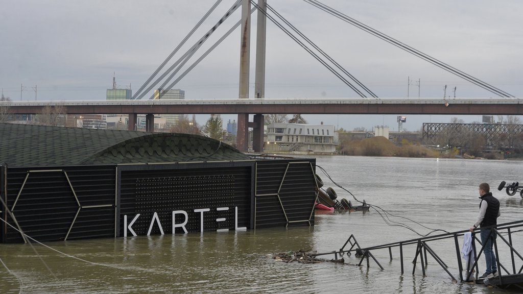 Pogledajte najdramatičniji snimak sa splava 'Kartel': Devojke vrište ...
