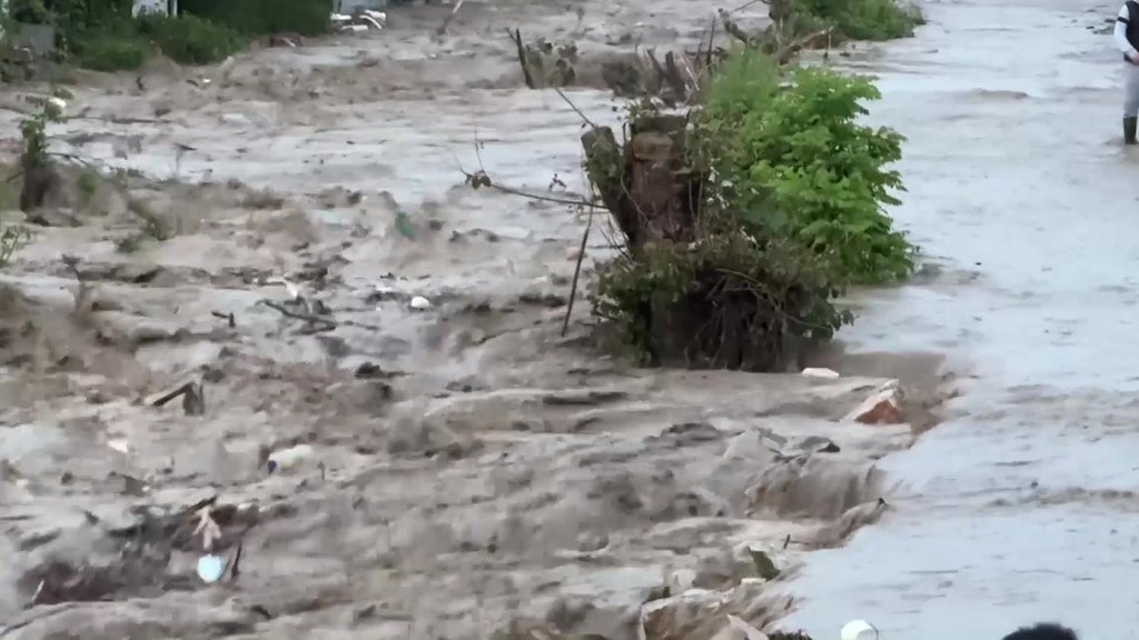 IZLILA SE SAVA U ZAGREBU, IZDATA UPOZORENJA! 'Podelila se u tri reke, vodostaj će nastaviti da ...