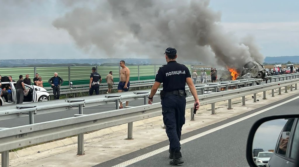 POZNATO STANJE SUVOZAČA IZ AUTOMOBILA SMRTI: Išli u kontra smeru, pa se ... POZNATO STANJE SUVOZAČA IZ AUTOMOBILA SMRTI: Išli u kontra smeru, pa se ...