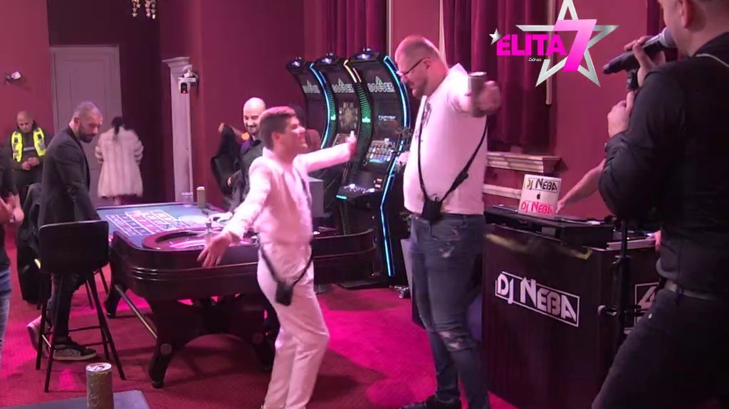 pink.rs | POGODIO IH PRAVO U SRCE! Deni Boneštaj očarao svojim glasom ...