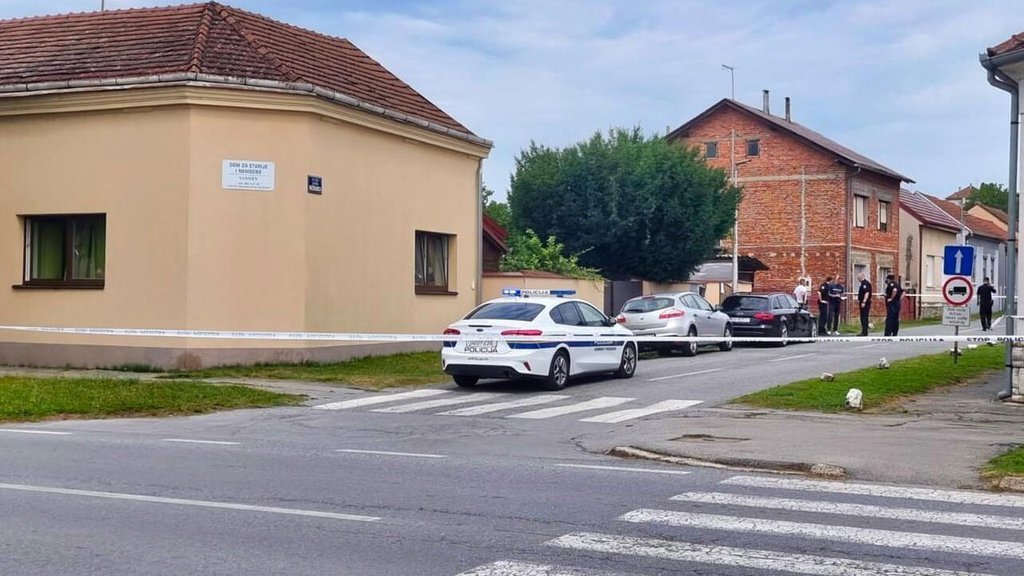 Prve fotografije nakon masakra u staračkom domu! Ubio majku pa krenuo da rešeta po zaposlenima ...