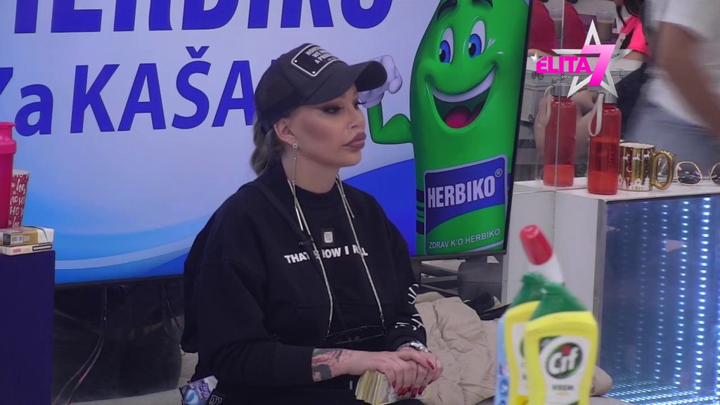 'OSOBA SI KOJA PLJUJE, PA JEDE!' Žana razočarana OČAJNIČKIM potezom Nikole Lakića, otkrila da ...