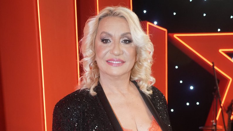 VESNA ZMIJANAC KONAČNO PRIZNALA! Ovo je istina o njenoj LJUBANOJ VEZI ... VESNA ZMIJANAC KONAČNO PRIZNALA! Ovo je istina o njenoj LJUBANOJ VEZI ...