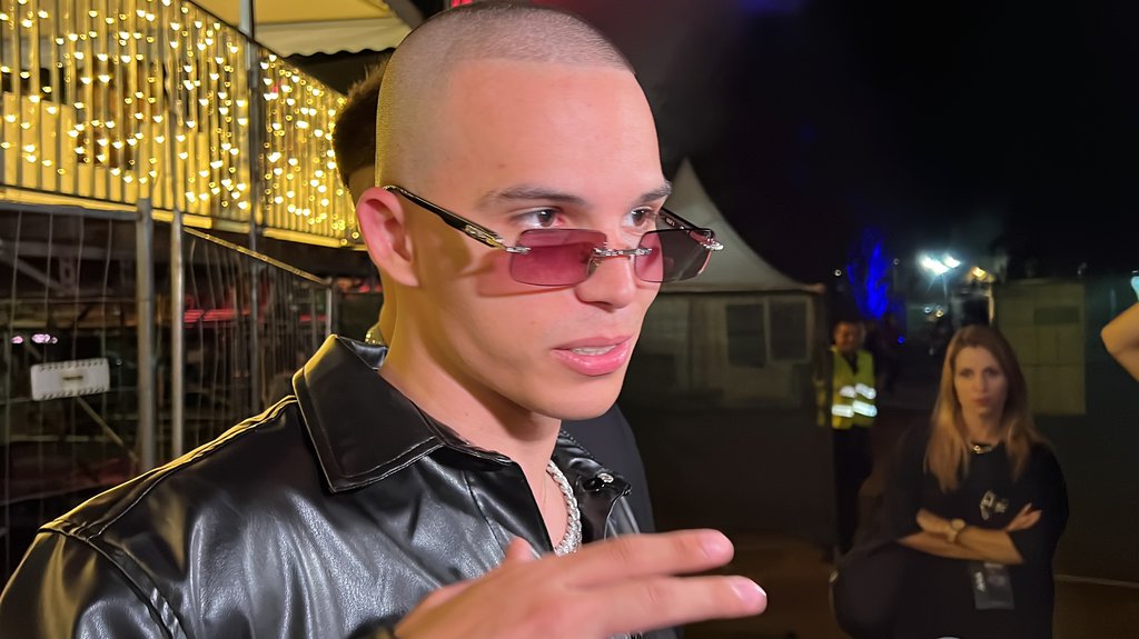 ZABRINUO SVE! Vojaž digao fanove na NOGE zbog fotografije iz kreveta, završio na infuziji, a evo ...