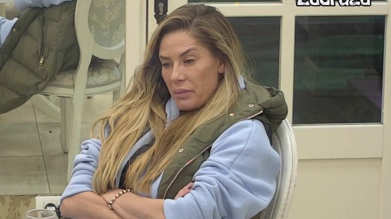 RASULA SE U KOMADE! Ana zaplakala na pomen njegovog govora OSTAVLJANJA ...