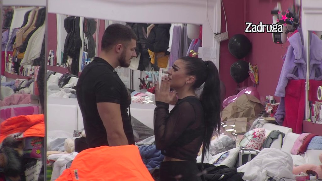 PRAVIŠ OD MENE KU*VU, A SVETICA SAM: Marko ponovo udario na Sanjin ...