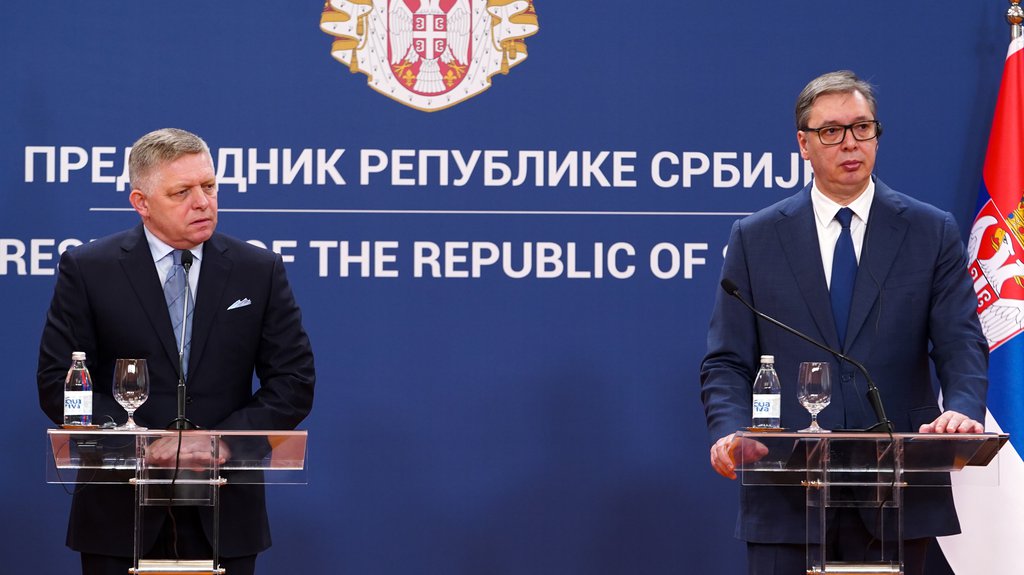 'ZA RAZLIKU OD MNOGIH KOJI MORAJU DA SLUŠAJU TUĐE NAREDBE, VUČIĆ JE ...