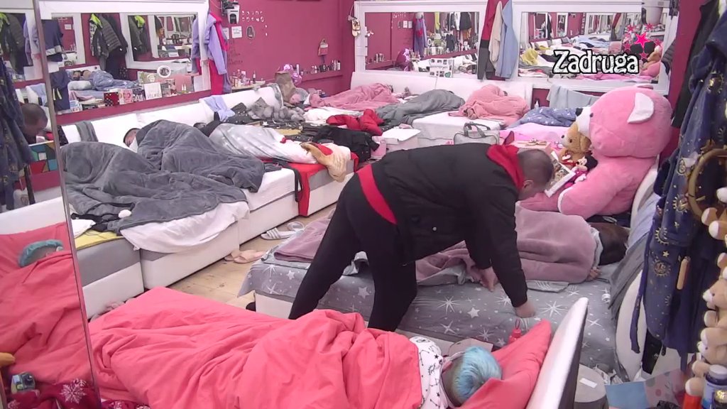 pink.rs | GORKO KAJANJE?! Zvezdan odlučio da pređe preko PONOSA, pa se OBRATIO Anđeli! Ona ...