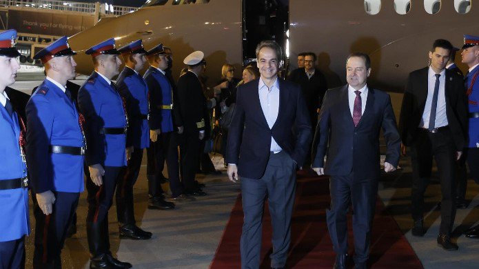 PREMIJER GRČKE U POSETI SRBIJI - Micotakis stigao u Beograd, dočekao ga ...