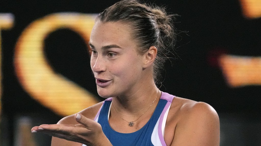 SKROZ U CRNINI! Sabalenka PRVI PUT u javnosti od smrti dečka, neki je osuđuju, a neki brane ...