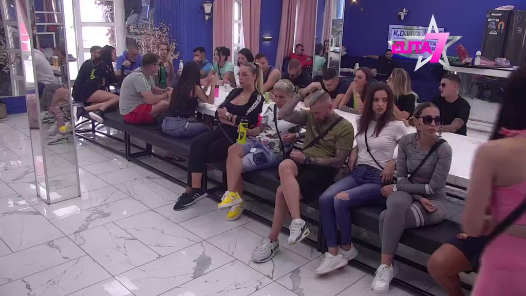 'TI SI JEDAN MONSTRUM!' Jovana žestoko izvređala Anđelu, leti perje na ...