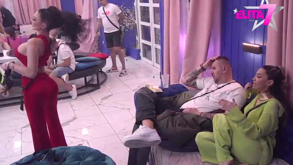 'NACIJA TE MRZI!' Aneli i Maja ne prestaju sa svađom! Marinković nije štedela reči pa provukla i ...