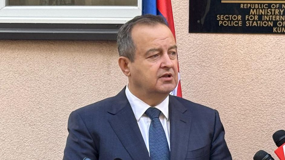 Dačić otkrio detalje nesreće u Novom Pazaru: Dete palo sa četvrtog sprata zgrade, trenutno je na ...