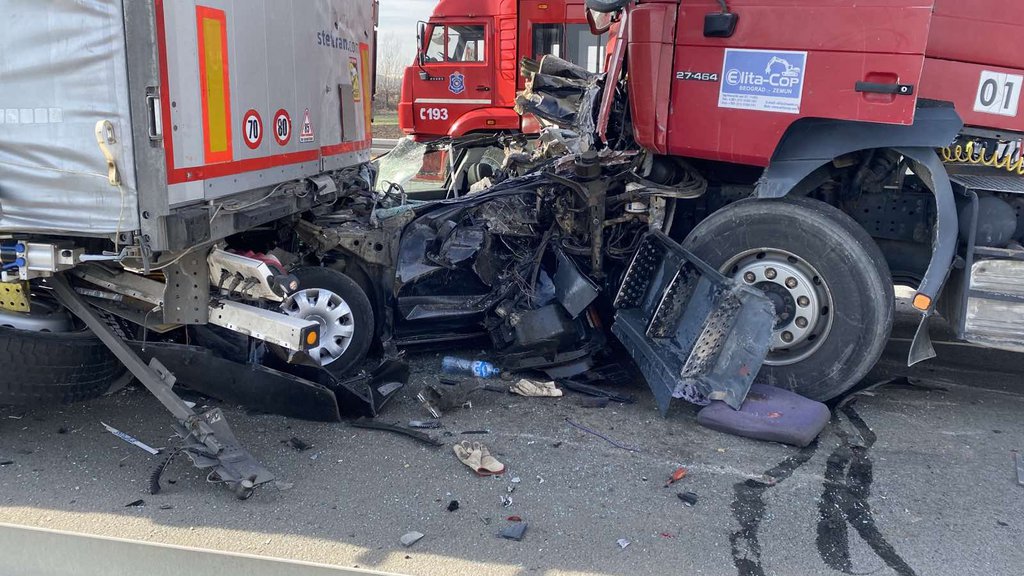 Lančani udes kod Ade: Sudarili se kamion i 7 automobila! Stvara se ogromna gužva | pink.rs