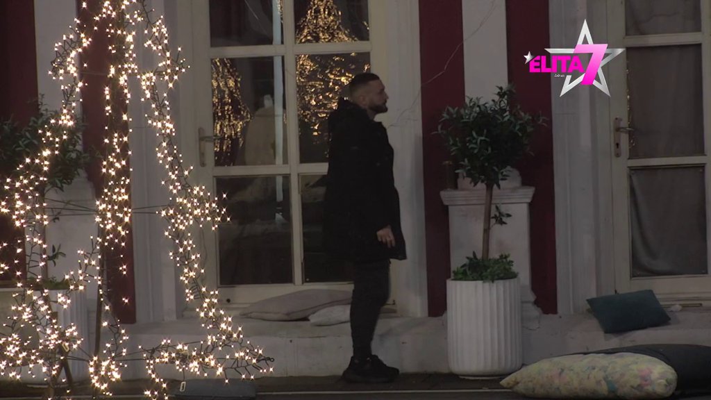 SAM SA SVOJIM MISLIMA! Ša ne može da IZDRŽI dok gleda Mionu NASMEJANU bez njega, pa IZLETEO iz ...