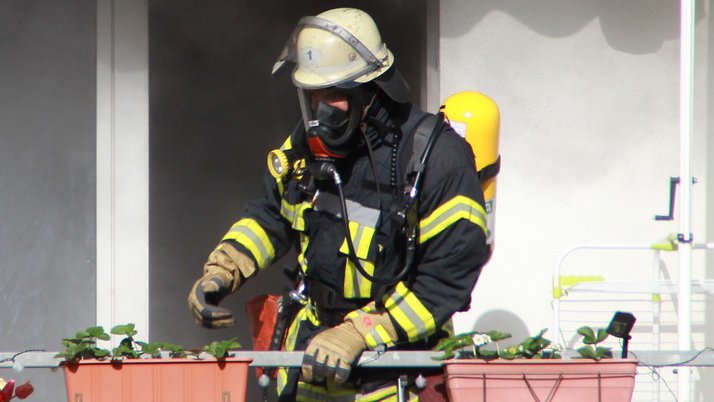 'Sve mi je izgorelo' Plamen na Novom Beogradu skočio do 3. sprata i sve se pretvorilo u prah i ...