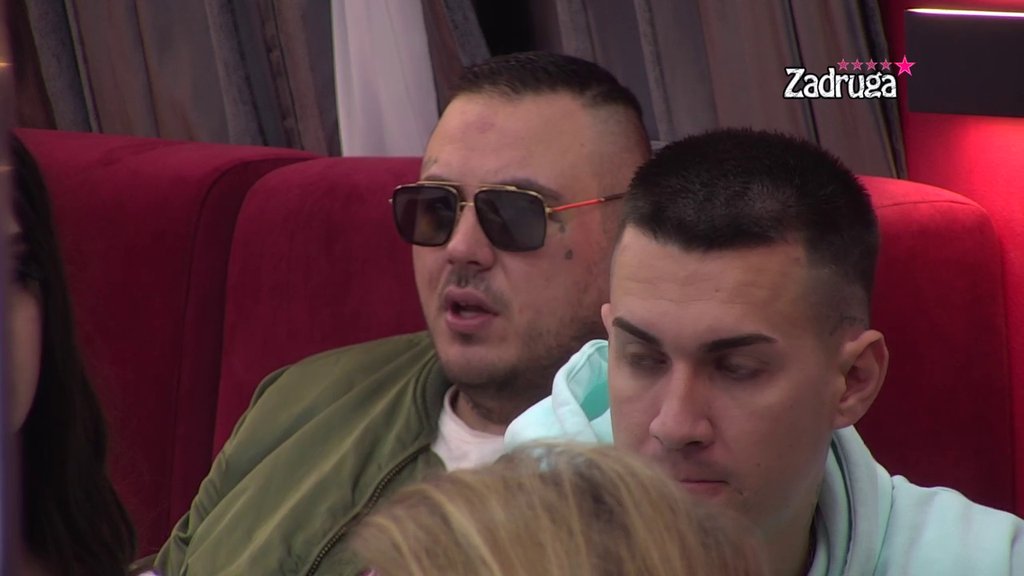 pink.rs | I DALJE GA BOLI KARIĆ?! Luks i Car nastavili raspravu, pa u ... pink.rs | I DALJE GA BOLI KARIĆ?! Luks i Car nastavili raspravu, pa u ...