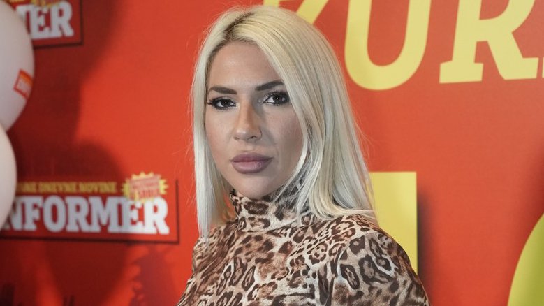 OVO SAMO ONA MOŽE DA IZNESE! Jovana Jeremić se pojavila u NIKAD ...