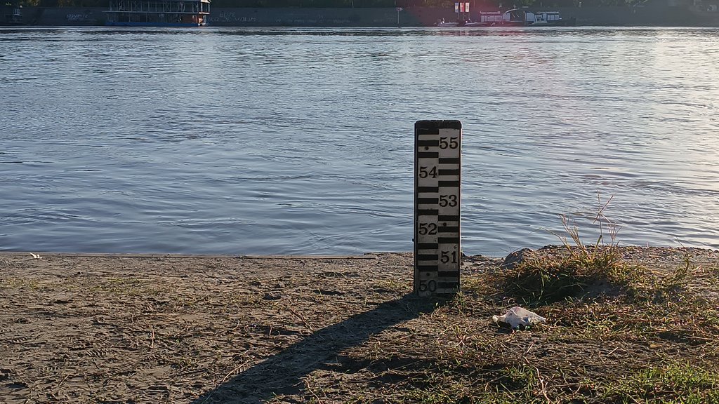 PIK VODENOG TALASA KOD BEZDANA I APATINA 25. SEPTEMBRA Nivo Dunava i ...