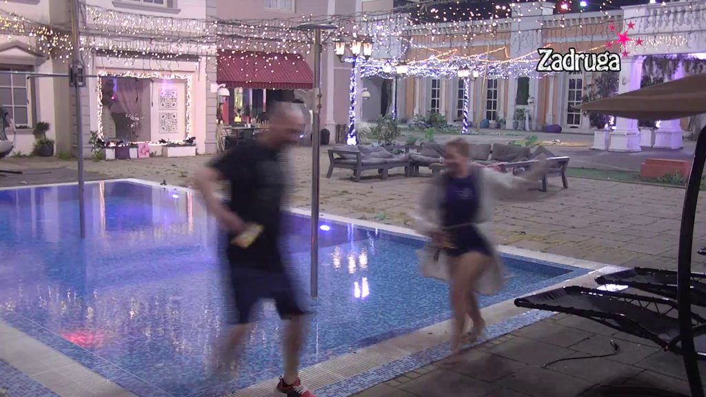 pink.rs | IGRARIJE U CIK ZORE! Valetina i Zvezdan našli zanimaciju, lude se zabavljaju dok ...