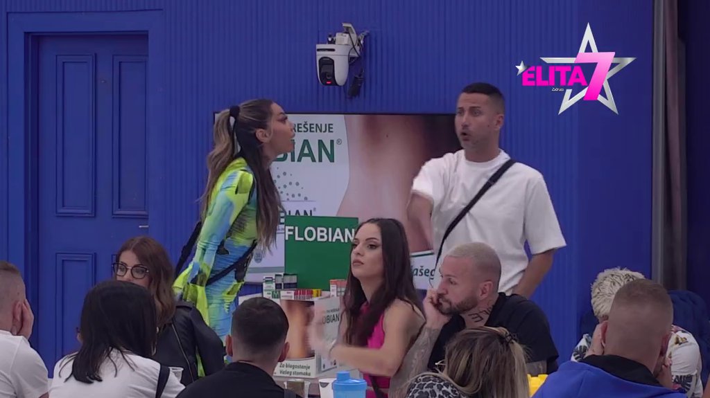 'ONO ŠTO MI JE ONAJ RADIO KUĆI, NIJE NIŠTA ŠTA MI RADI OVAJ!' Aneli uporedila Janjuša i Asmina ...