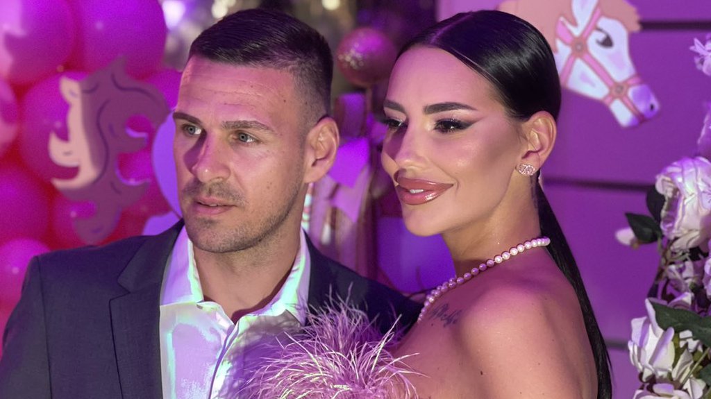 OVO JE SVEKAR KAĆE GRUJIĆ! Pevačica posebnim oglašavanjem otkrila u kakvom je odnosu sa ocem ...