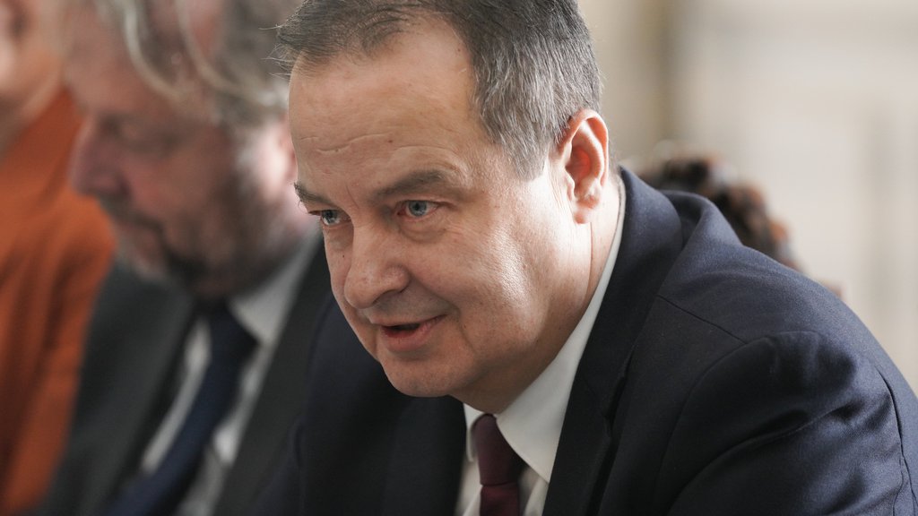 Dačić napustio grupno fotografisanje u Tirani zbog zastave Kosova | pink.rs