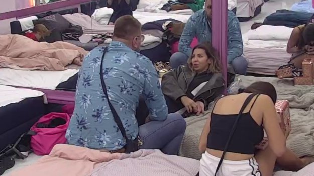 DRAMA U RAJU! Janjuš prišao Aneli, ona ga odmah ODUVALA: Prija ti da se smeškaš sa Majom, ODJ**I ...