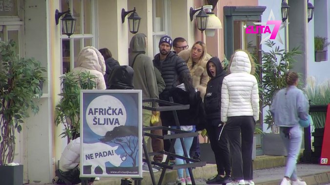 'GDE TI GLEDA JEDNO OKO, ŠTROKO ZRIKAVA?!' Boža pokazao netrpeljivost ...