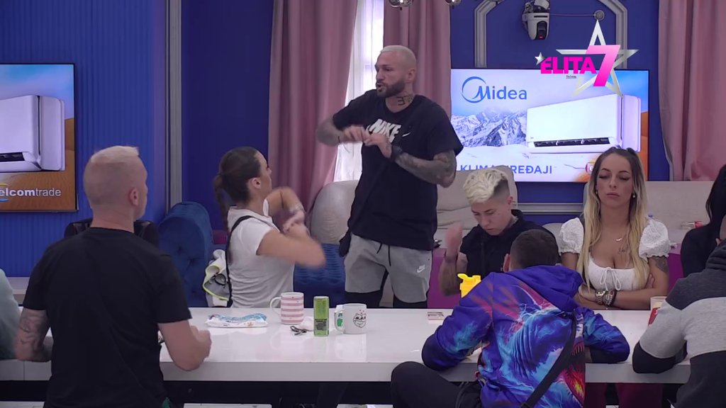 BESAN KAO RIS! Ša smatra da su NAJNEULJUDNIJI ljudi oni koji ga razdvajaju od NJEGOVE DEVOJKE ...