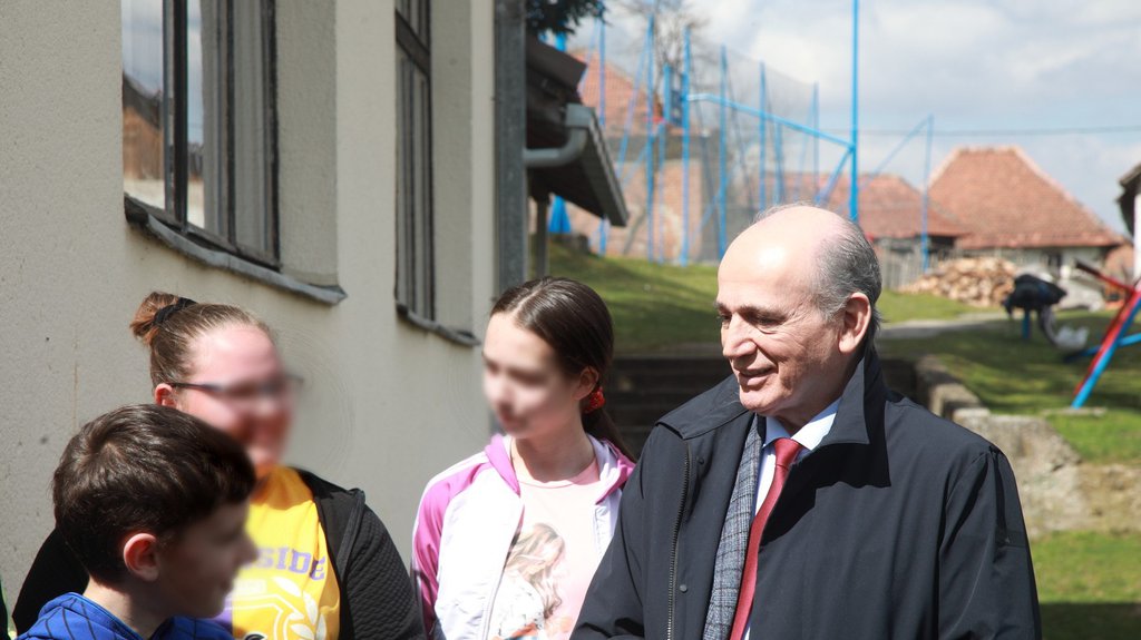 JOŠ 109 KUĆA SA OKUĆNICOM ZA MLADE U SELIMA SRBIJE! Krkobabić: Svaki ...