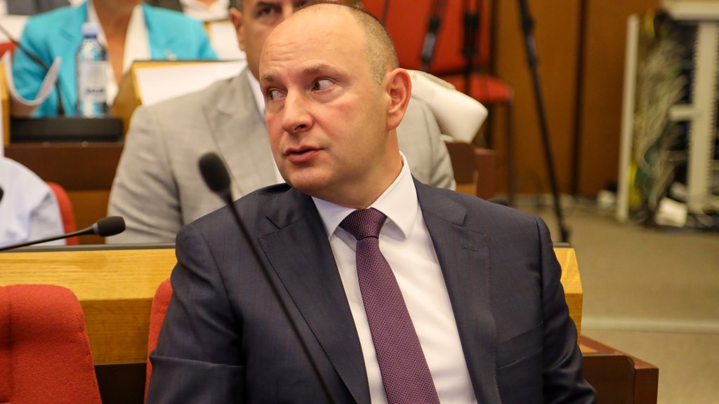 GRADONAČELNIK NOVOG SADA ĆE PODNETI OSTAVKU: Vučević saopštio na ...