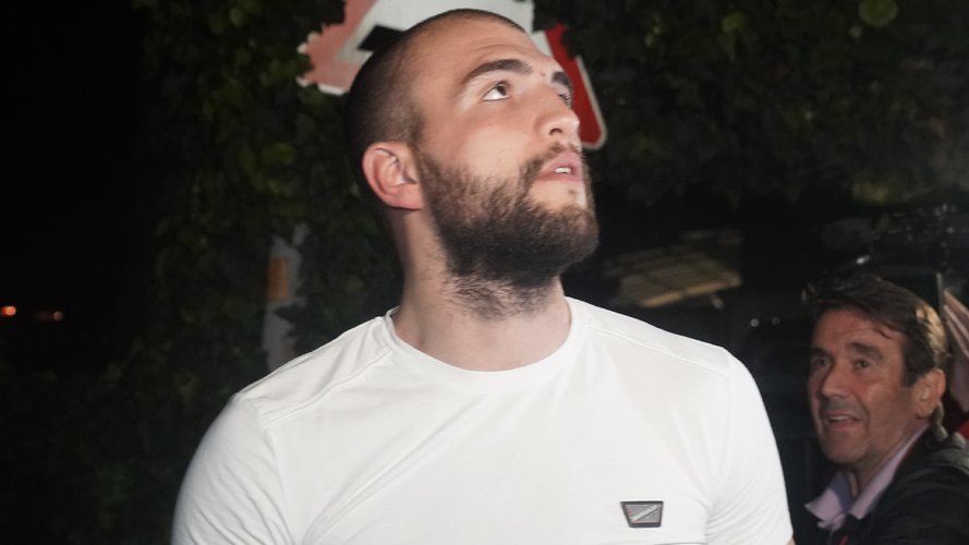 SAMO U DONJEM VEŠU NASRED RINGA! Veljko Ražnatović je prava zver: Pravo ...
