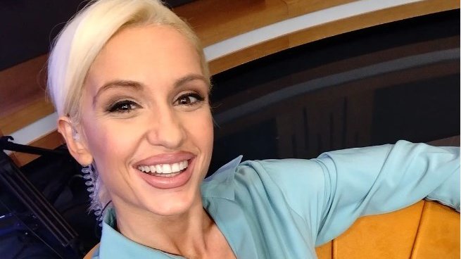 SKINULA SE GLUMICA ANJA MIT, PA POKAZALA SAVRŠENO TELO! Zapalila plažu ...