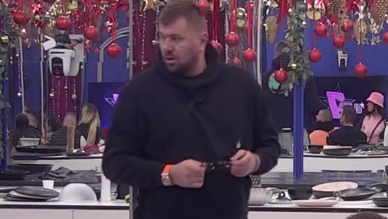 UKOPAO SE U MESTU! Dok je Janjuš pričao da se BRINE za Aneli, Ahmićeva ... UKOPAO SE U MESTU! Dok je Janjuš pričao da se BRINE za Aneli, Ahmićeva ...