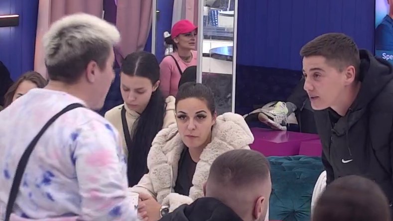 'NE KOMPLEKSIRAŠ ME TAKO KREZAVA SA MUŠKIM GAĆAMA!' Bojana i Matora ...