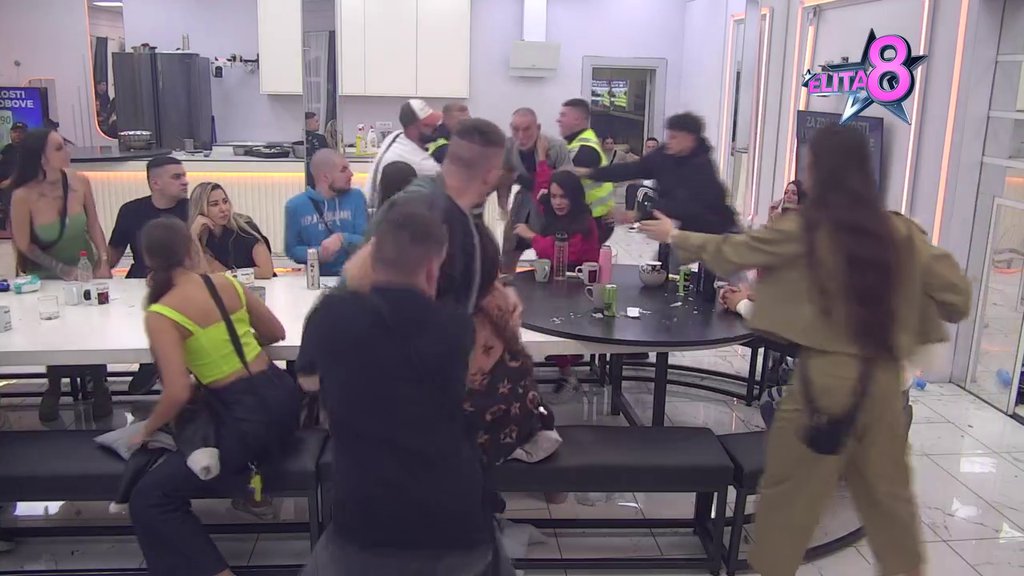 Lepi Mića počeo da se trese: Nakon sukoba sa Aneli doživeo pomračenje, ovakvog ga nikada niste ...