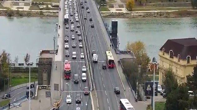 ODBLOKIRAN BRANKOV MOST Saobraćaj ponovo uspostavljen, grupa građana i ...