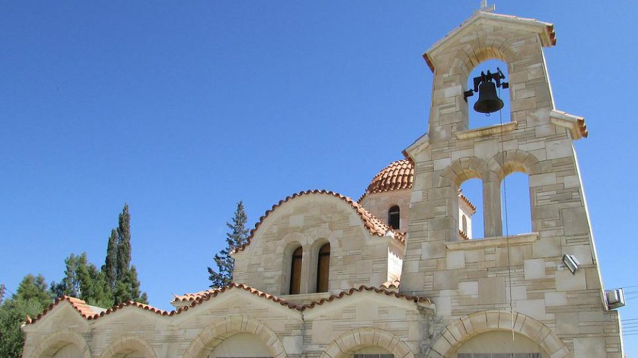 MONAH I DVE MONAHINJE U MANASTIRU OVO NE MOGU SAMI: Crkvi vraćeno 80. ...