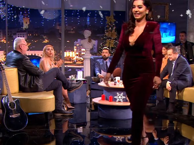 OVAKO JE TANJA SAVIĆ NAPUSTILA EMISIJU! Pevačica se vidno NERVOZNA ... OVAKO JE TANJA SAVIĆ NAPUSTILA EMISIJU! Pevačica se vidno NERVOZNA ...