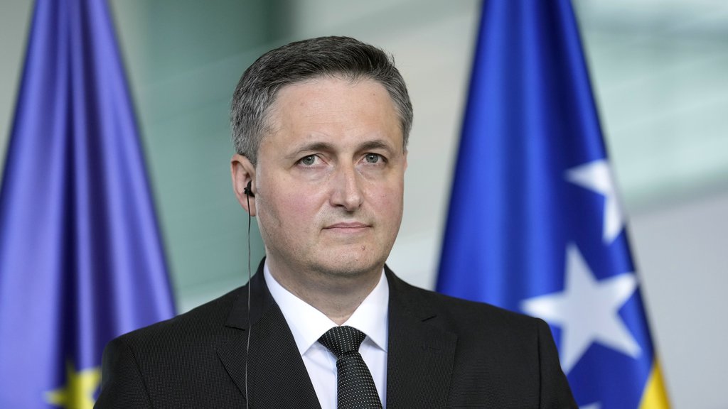 SKANDALOZNA IZJAVA BEĆIROVIĆA: 'EUFOR ima mandat da zaustavi sve destruktivne snage koje ...