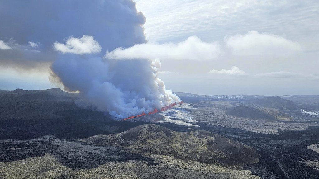 Proradio jedan od najaktivnijih vulkana na svetu: Lava izbija i do 300 ...